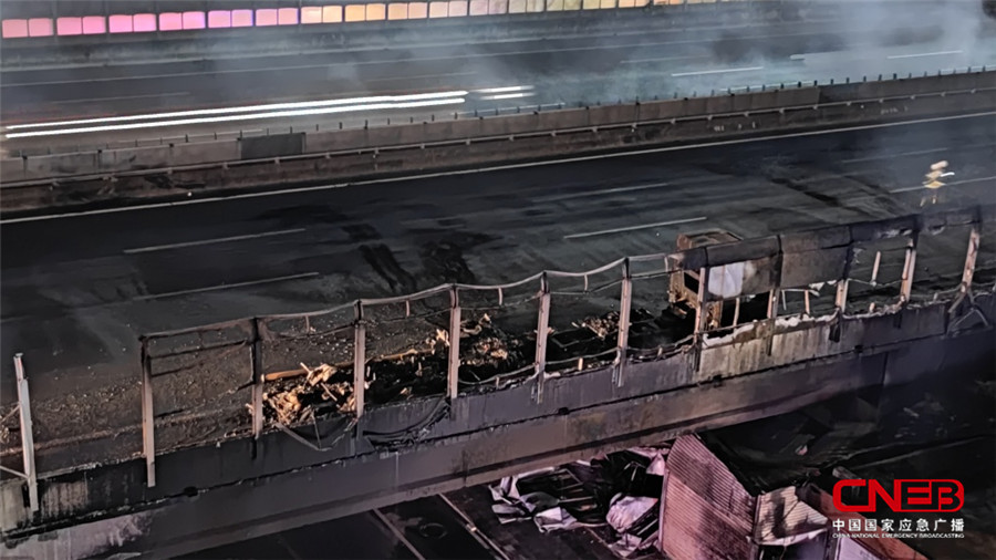 福建泉州一油罐车起火爆炸 国家应急广播