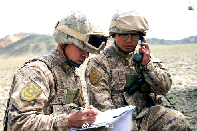 震撼！南疆军区某合成团进行全要素火炮实弹射击考核_央广网