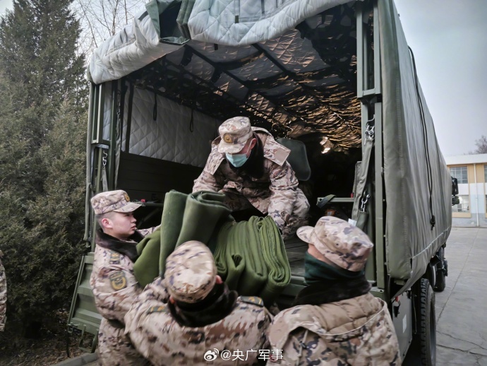 武警青海总队官兵赶赴灾区开展救援_央广网