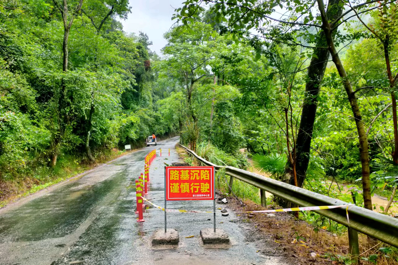 城步:公路人"逆行"抢险保畅通_央广网