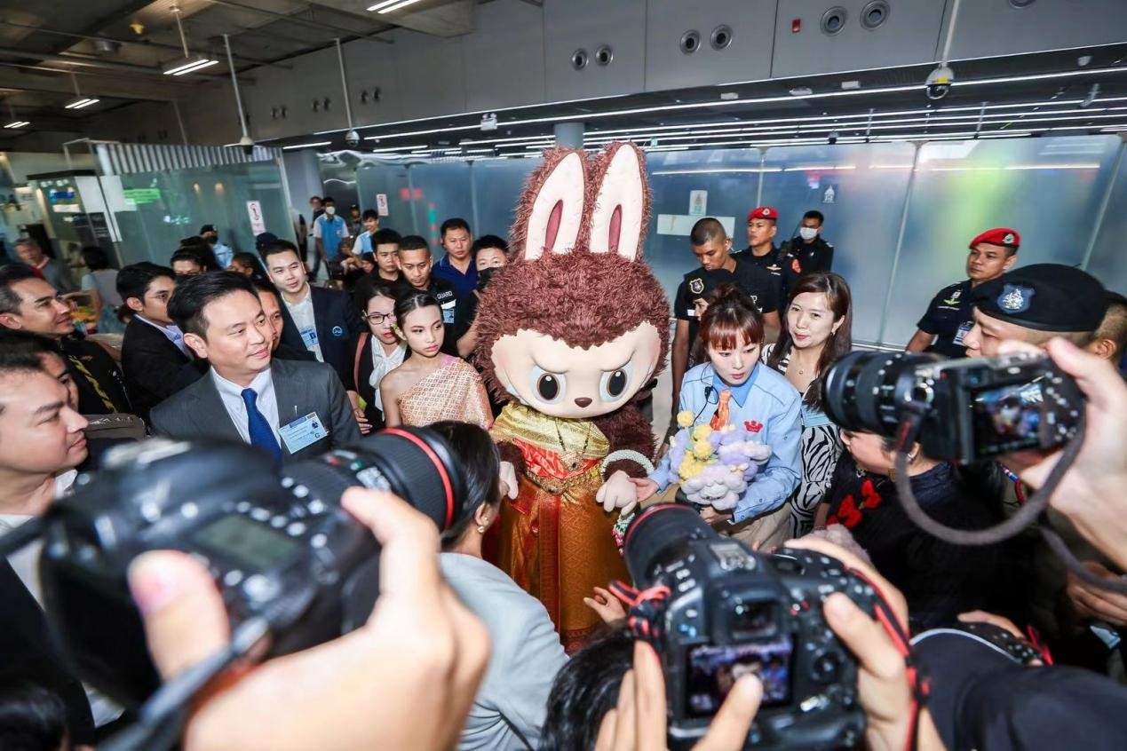 “神奇泰国体验官”LABUBU亮相曼谷 泡泡玛特助力中泰潮流文化交流_央广网