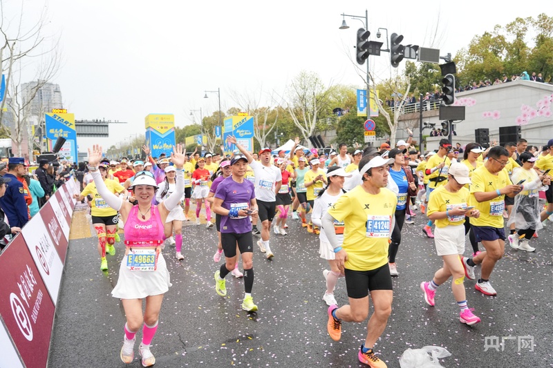 四万名汉马健儿共赴江城春日盛宴_央广网