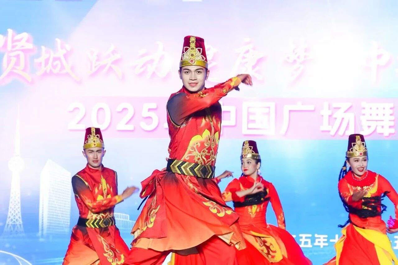 喜报！伽师红石榴广场舞队荣耀而归_央广网