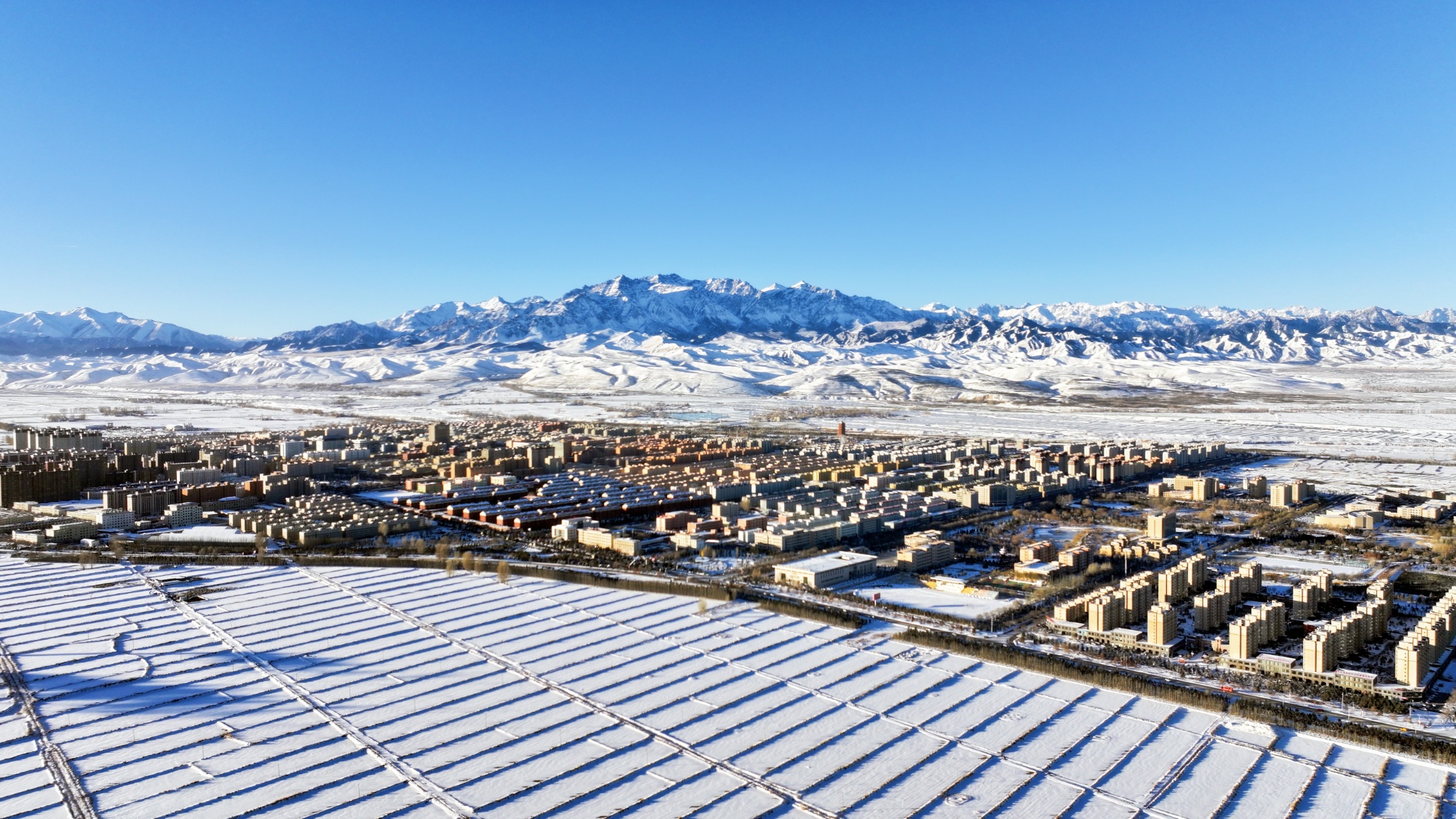 祁连山下雪满川 小城民乐焕新颜_央广网