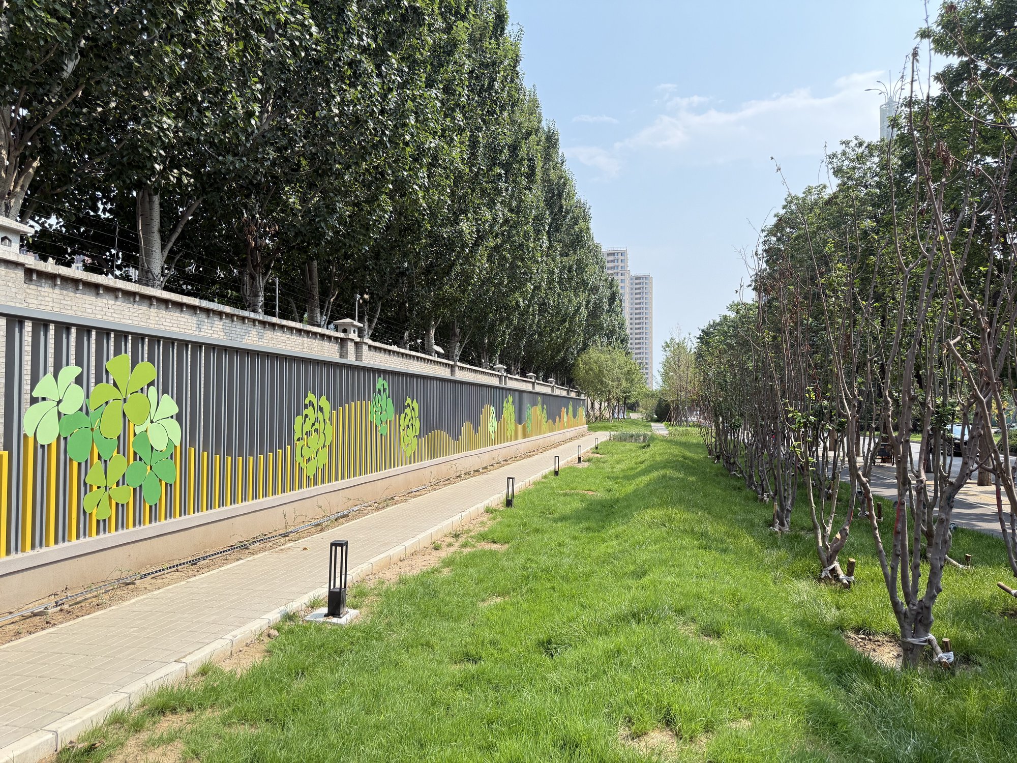 “拆墙透绿”展新颜 北京丰台区花乡街道城市绿廊改造项目完工_央广网