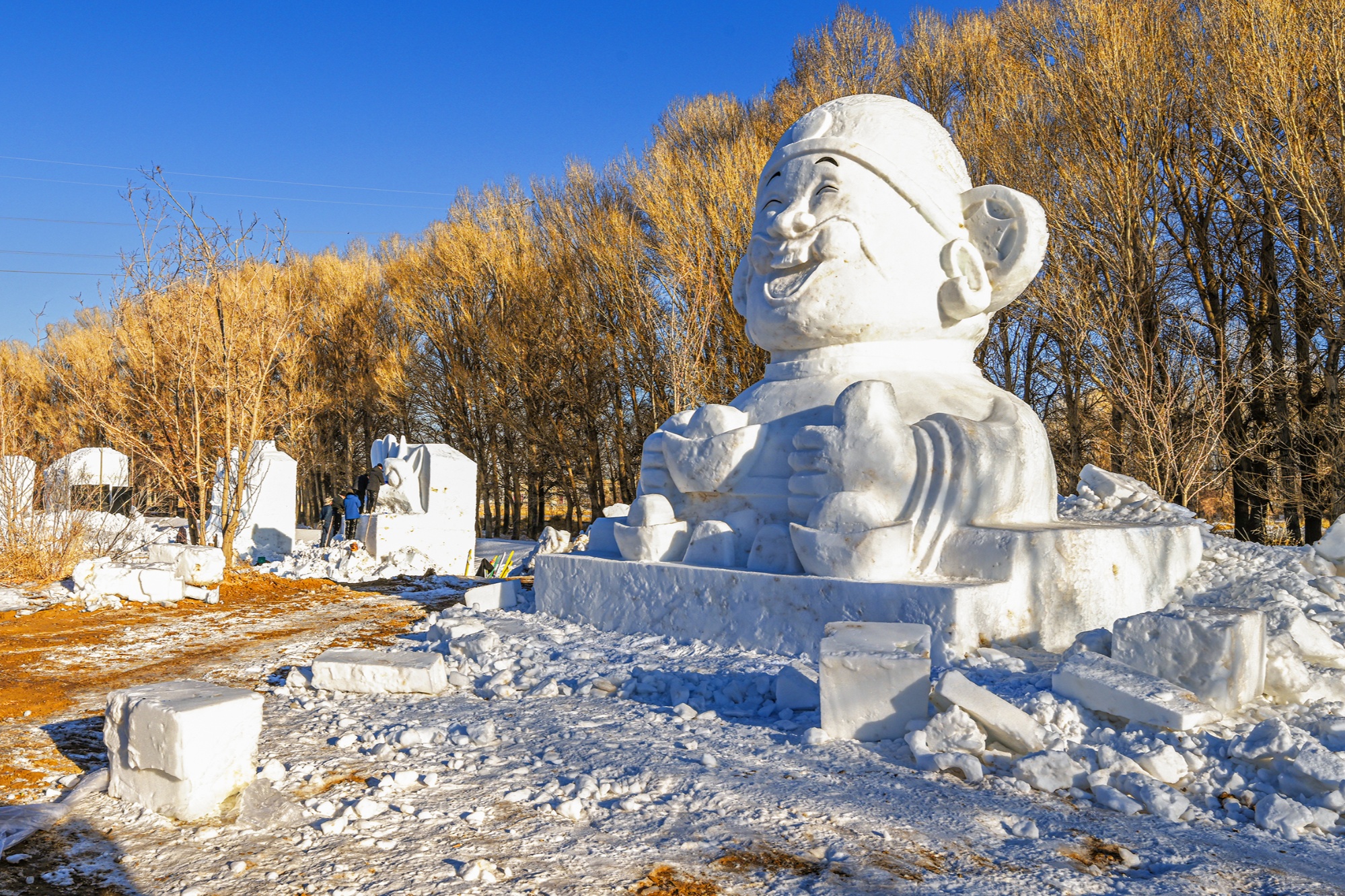 甘肃嘉峪关：长城脚下雪雕展 马年新春献“贺礼”_央广网