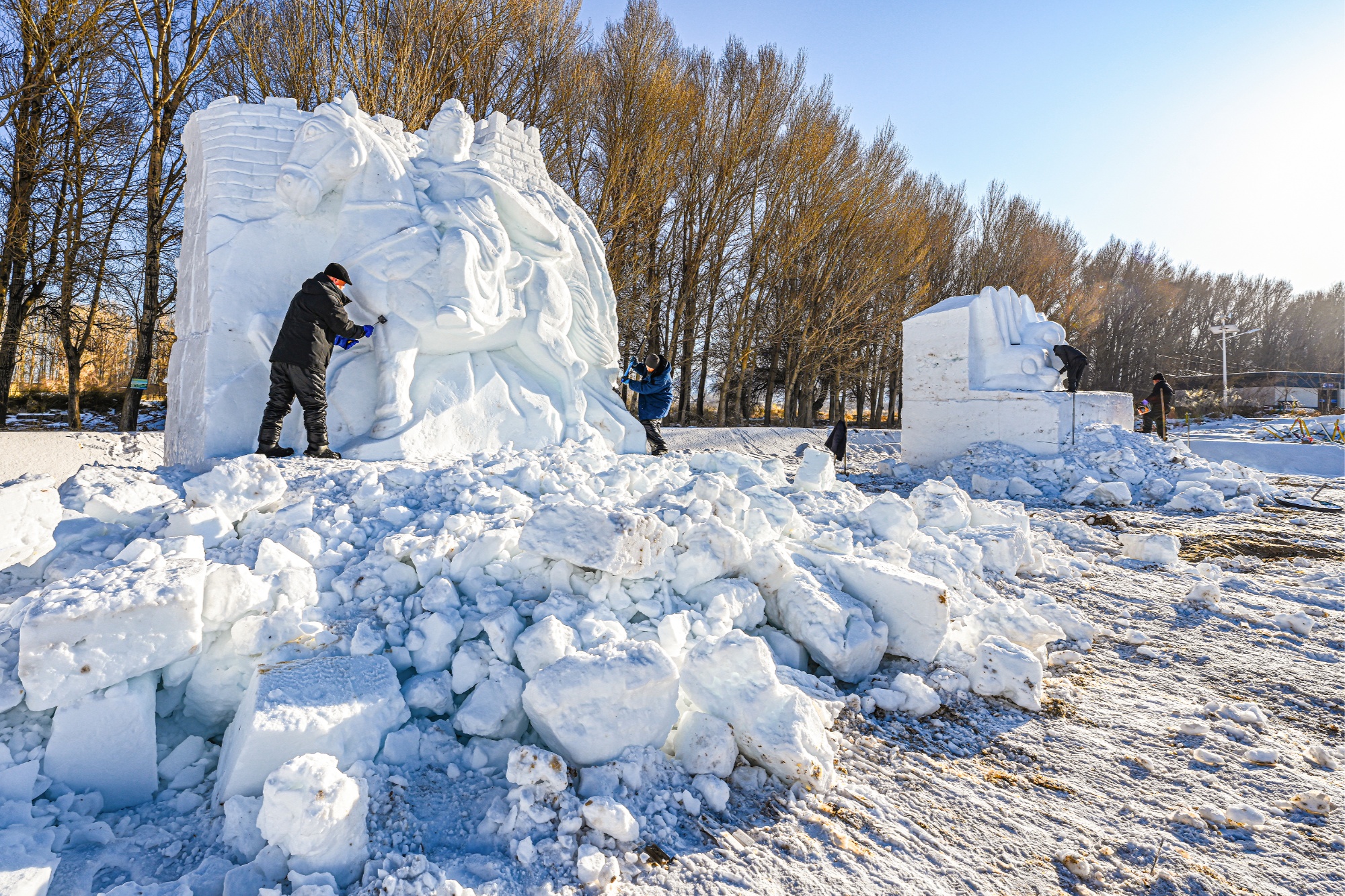 甘肃嘉峪关：长城脚下雪雕展 马年新春献“贺礼”_央广网