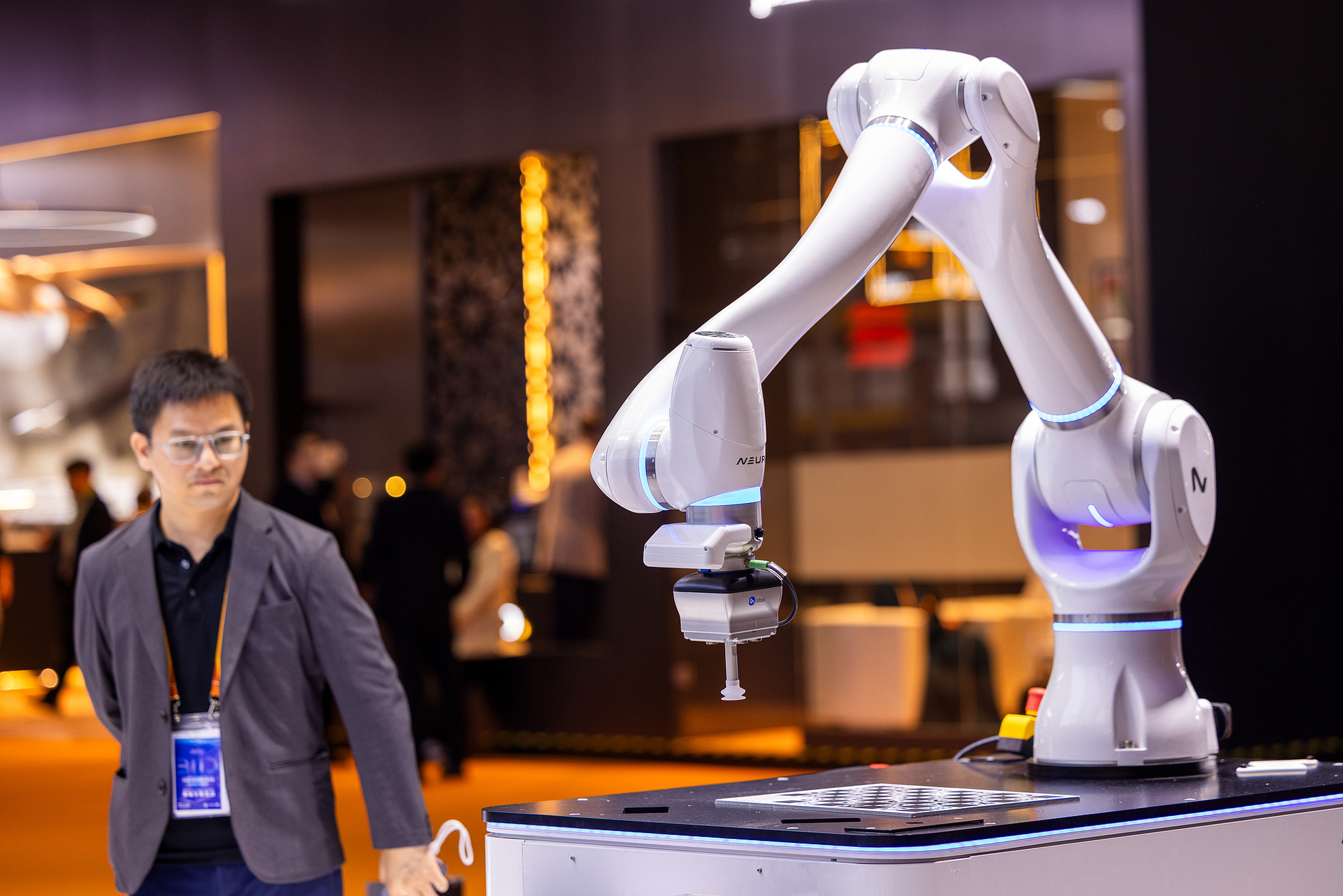 晶采观察丨45.47万亿元！三个关键词，看懂2025中国外贸“成绩单”_央广网