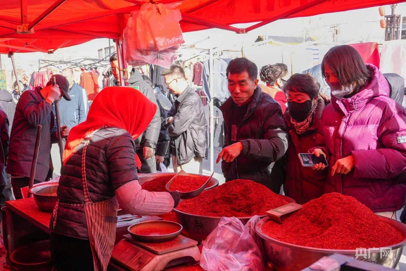 金贵大集热闹开集 赶集热潮暖冬日_央广网