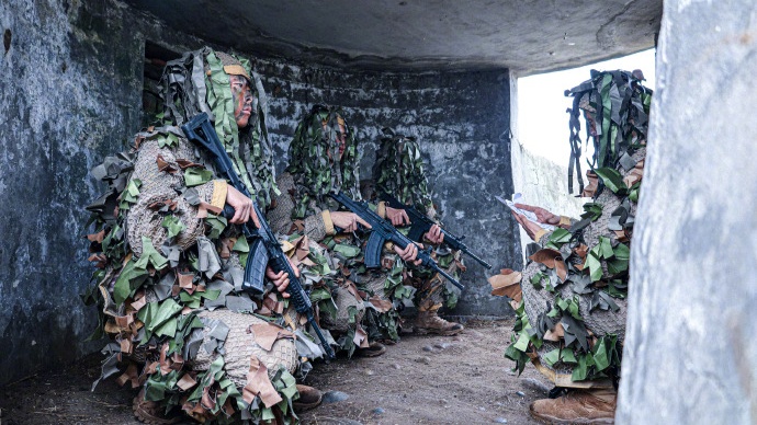 利刃出击！直击陆军某旅侦察分队多课目综合演_央广网