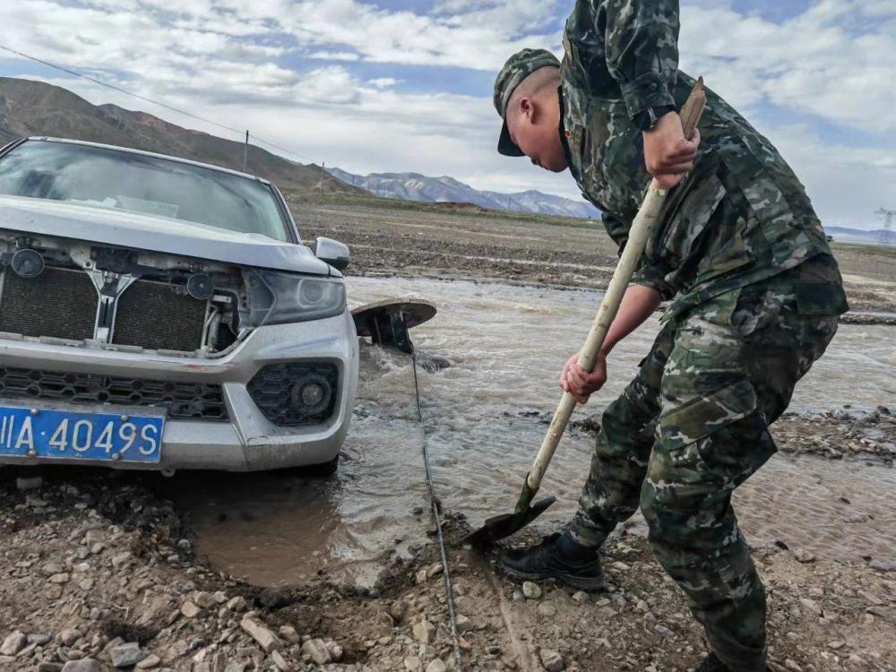 这条最高海拔5072米的巡逻路，他们每天都要走一次！_央广网