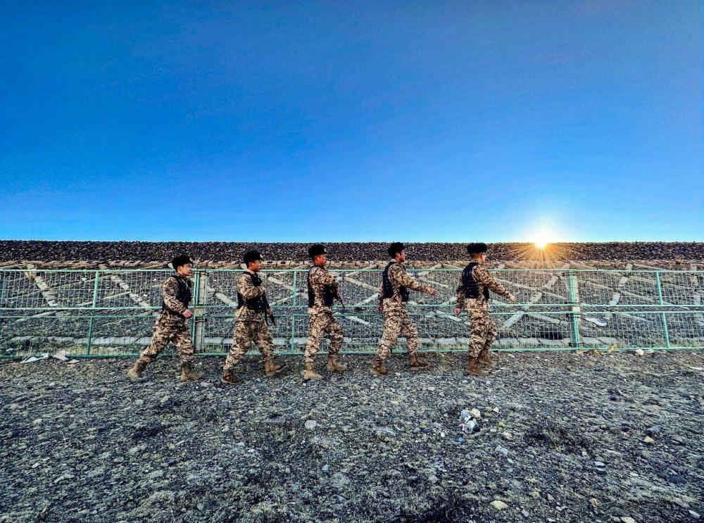 这条最高海拔5072米的巡逻路，他们每天都要走一次！_央广网