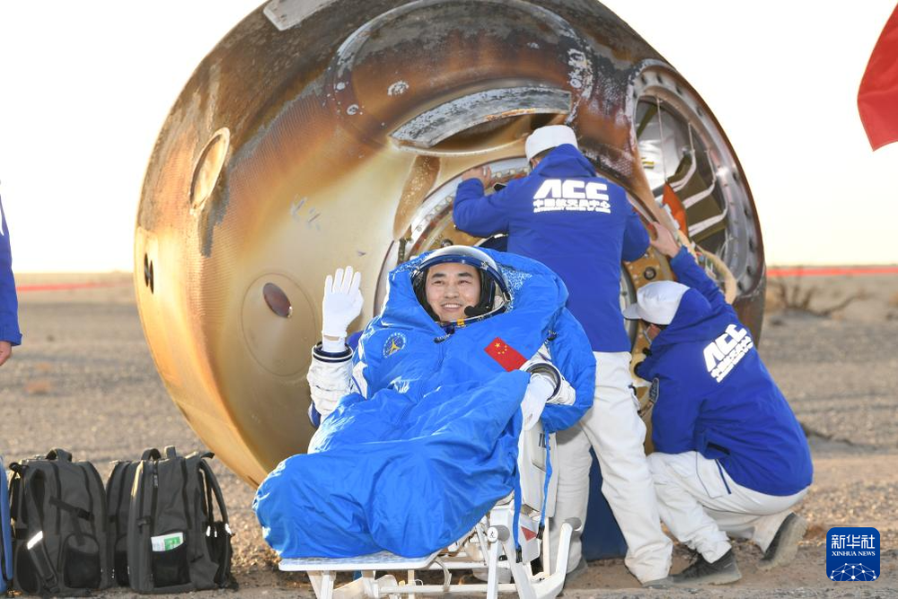 中国航天员首次“换乘”天外平安归来 神二十乘组状态良好创在轨驻留时长新纪录_央广网