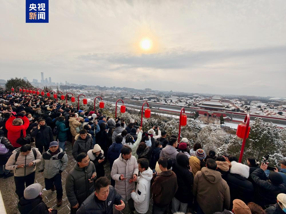 北京市属公园雪后迎客38万人次 游客尽享冬日乐趣_央广网